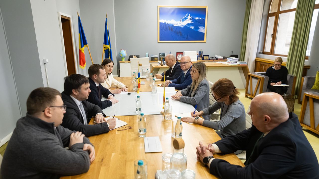 Discuții la București între miniștrii Hajder și Buzoianu. Reformele de ...