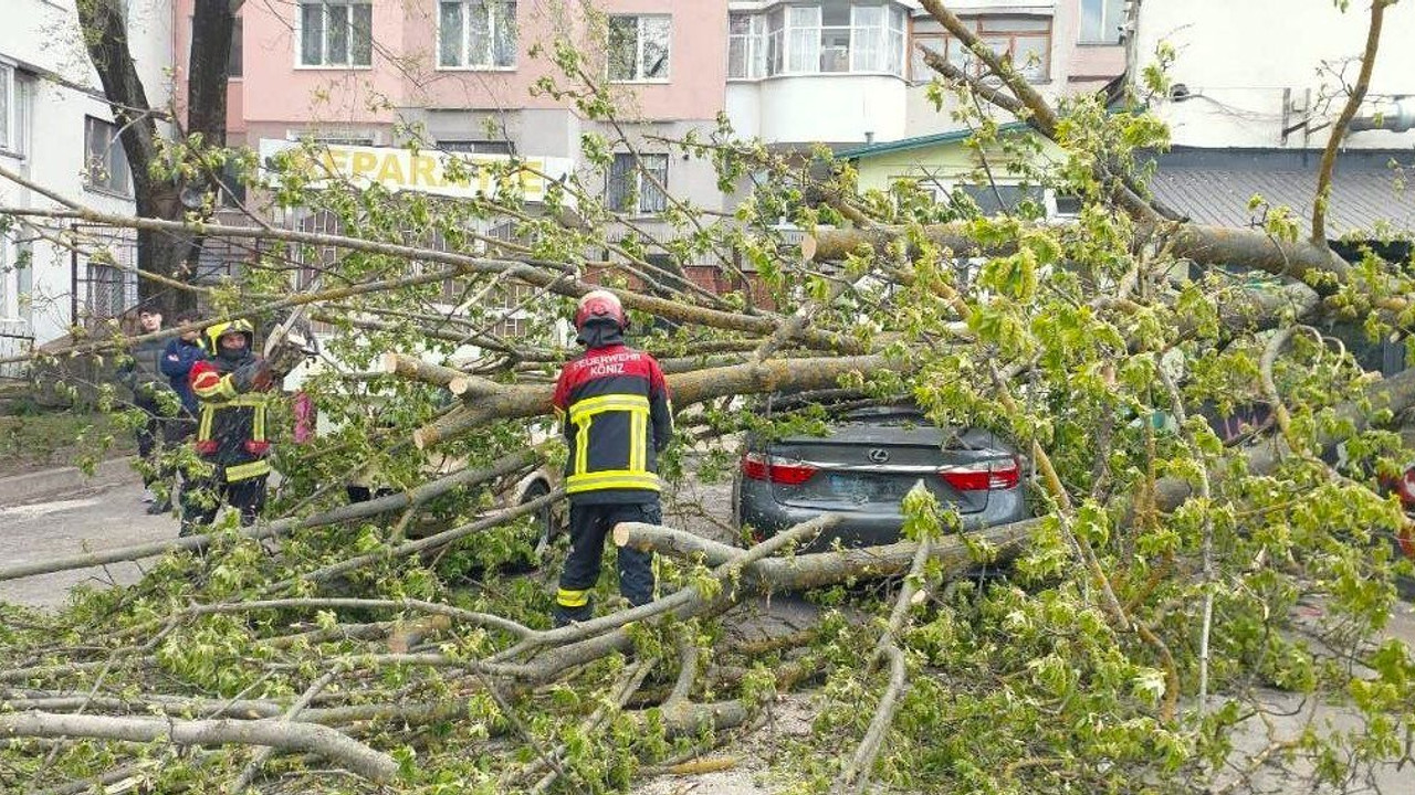 Zeci de intervenții ale salvatorilor IGSU după ploile și rafalele de ...