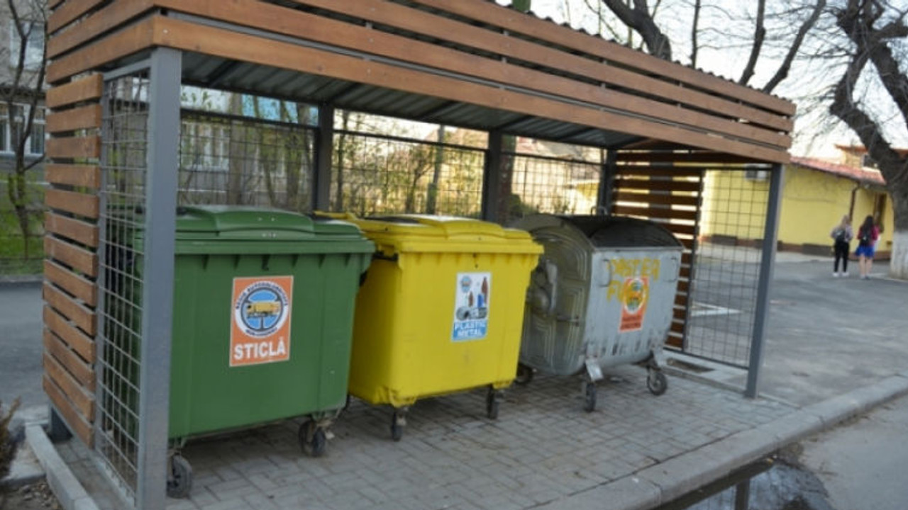 180 de containere pentru gunoi din Chișinău au fost reparate sau înlocuite